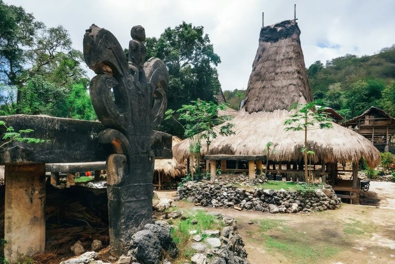 Sumbanese Traditional House 🛖 The Beauty and Significance